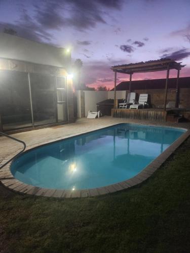 Anique's Self Catering - Beaufort West