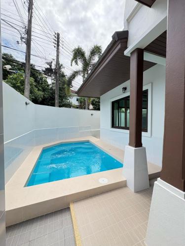 Risavilla Phuket - 4br Pool Villa Near Patong Beach - Pa Tong