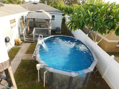 Beautiful High End Remodel Guest Apartment With Pool! - St. Petersburg, FL