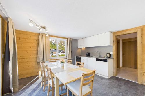Family-friendly Apartment With Mountain Views - Saas-Almagell