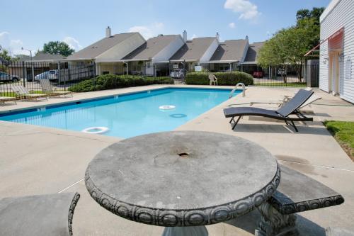 Baton Rouge Townhome W/ Pool Access - 7 Mi To Lsu! - Bâton-Rouge, LA