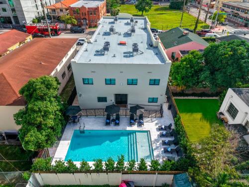 Prestige Retreat By Renzzi - Doral, FL