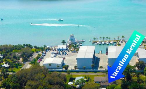 6br Triplex – Walk To Marina & Lighthouse Grill - Englewood, FL