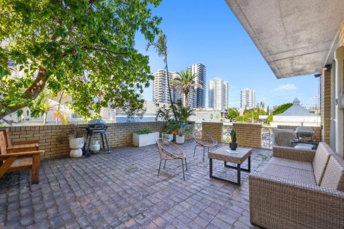 Spacious 1-bed Apartment In Coolangatta - Coolangatta