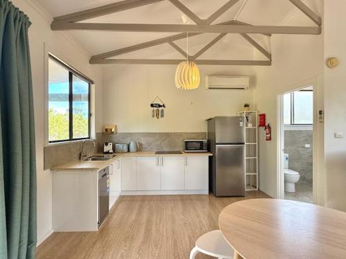 Beachside Cabin No 2 At Island Beach - Island Beach, South Australia