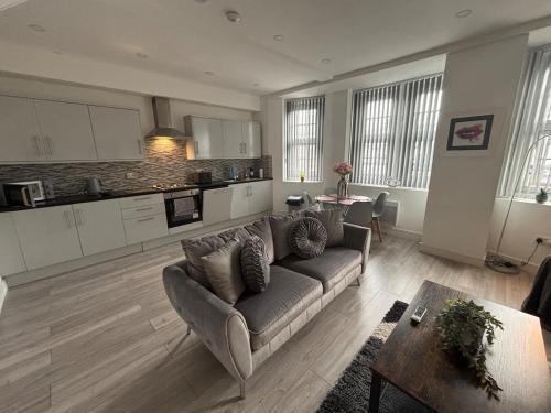 Modern And Spacious Home City Centre Location And Free Parking - Bolton