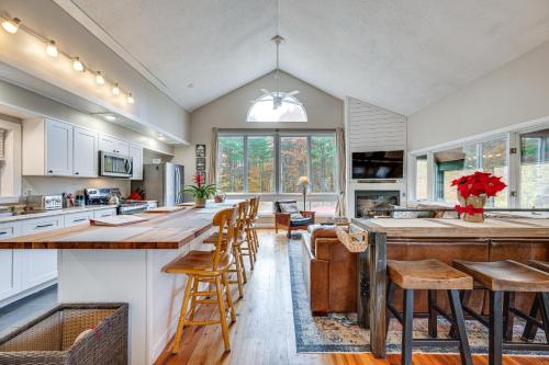 White Mountains Home W/ Hot Tub - Walk To Town! - North Conway, NH