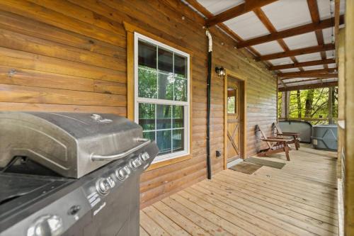 From $51pp - Hot Tub & WiFi - Clifftop Cabin - Muir Valley, Rogers, KY