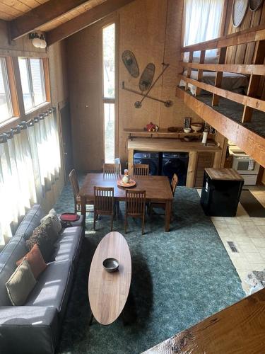 Rustic Cabin Rental Near Hoodoo Ski Area And The Deschutes River In Sisters, Oregon - Sisters, OR