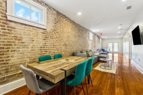 Stylish & Spacious Condos In New Orleans - New Orleans, LA