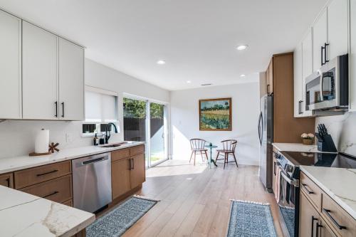 The Goph Getaway 4b 2b Duplex King Pet Friendly - Richardson, TX