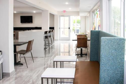Clarion Pointe Bettendorf - Quad Cities - Davenport, IA