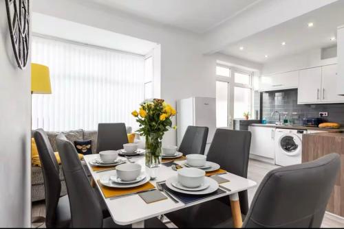 Connaught Stays - Home From Home - Sleeps 7 - Free Wifi - 프레스턴