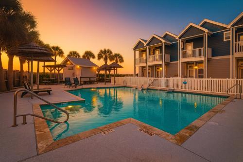Steps To Beach Heated Pool Private Balcony Deck - Corpus Christi, TX
