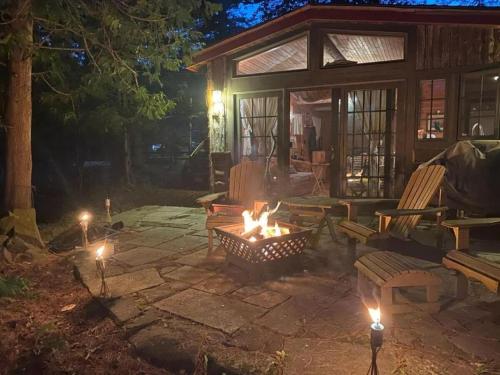 All Season Romantic One-room Cabin On Moody Pond, In Upstate New York - Saranac Lake, NY