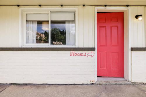The Billy Motel Double Room With Retro Charm - Davis, WV