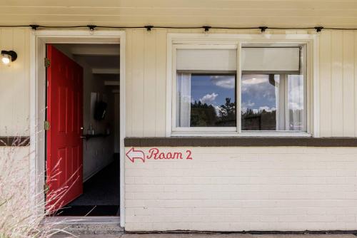 The Billy Motel King Room With Retro Charm - Davis, WV