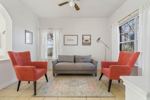 Spacious 8-bed Home Near Tesla & Samsung Plants - Elgin, TX