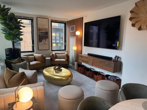 Newluxe 2bd2ba W Pool & More - East Tremont - Bronx NY