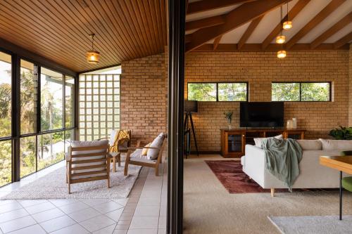 Tranquil Mountain Escape With Bushland Views - Tamborine Mountain