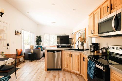Ralston Creek Cottage - Serene Park Views - Broomfield, CO