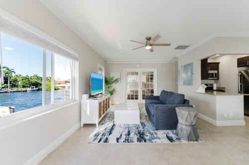 Waterfront 2br Corner Suite - Direct Views Walk To Beach - Boca Raton, FL
