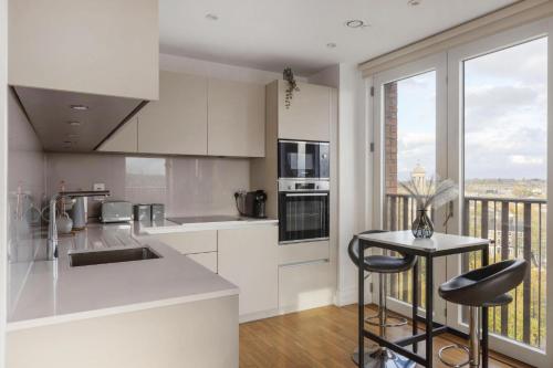Stylish New 1-bed Retreat For 4 In Brixton, London - East Croydon