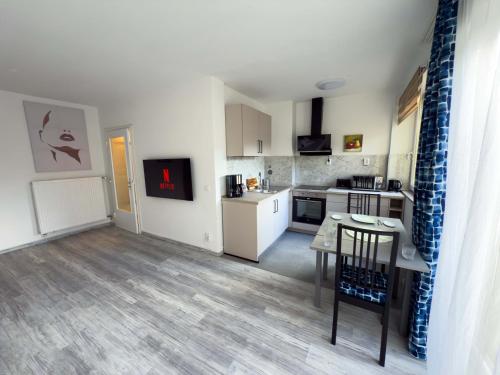 Ruhiges Saniertes Apartment Bei Hamburg Parkplatz Balkon Wlan - Reinbek