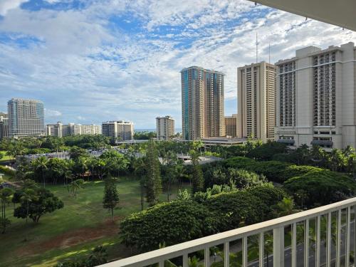 Inn On The Park #1009 - Honolulu, HI