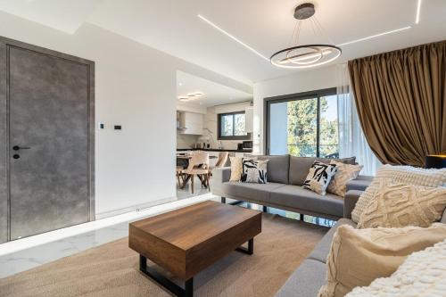 Casino & Mall Luxury Jacuzzi Penthouse Suite - Limassol