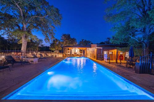 Terracotta Bliss Pool, Fire Pit & Games For 28 - Wimberley, TX