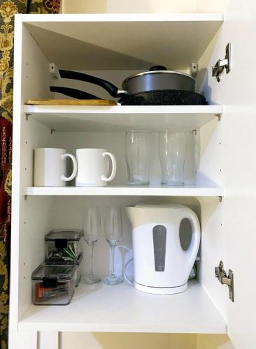 Southsea 2nd Floor Studio Apartment, Free Private Parking - Portsmouth