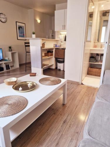 Charmant appart central avec Terrasse & Clim - Location saisonnière, 2 ...