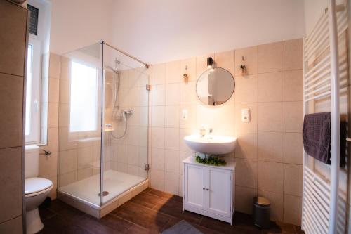 Evelyns Apartment, Nahe Der Therme Und Dem Zentrum, Privat Parkplatz, Balkon, Highspeed-wlan - Bad Kissingen