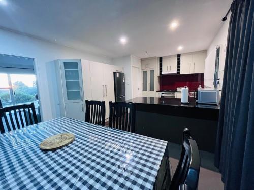 Quiet 3br Family Home With Parking South Auckland - Clevedon