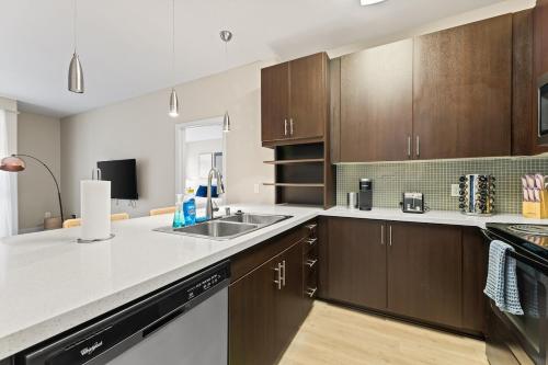 Great 2bd 2bath In Mdr! Free Parking And Pool! - Los Angeles Airport (LAX)