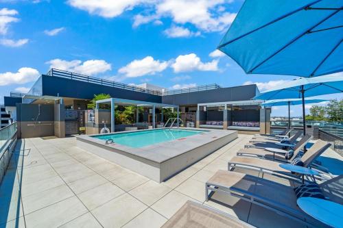 Cozy Beachside Escape With Great Views - Long Beach, CA