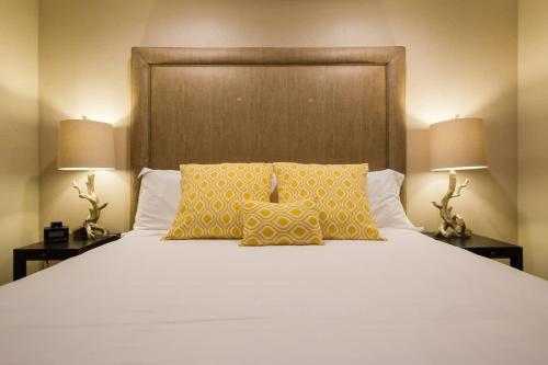 Pet-friendly Napa Retreat Wineries Downtown - Napa, CA