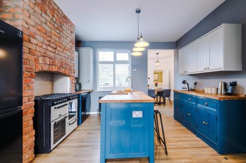 Charming Family Home - Stockport