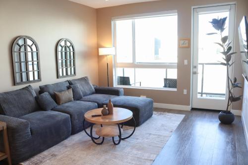 Urban Chic Home 10 Min From Disneyland With Pool & Gym - Irvine, CA