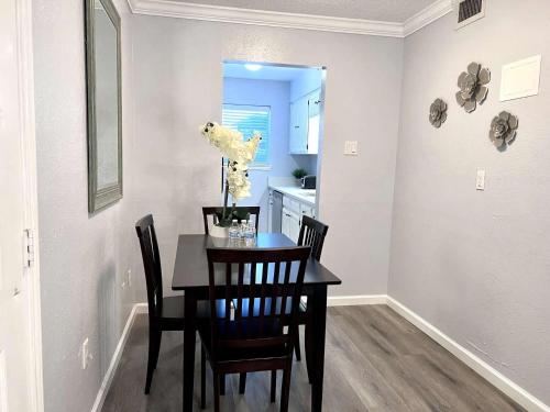 Modern 2BD Pool DFW South Irving I20, Sowers, TX from $87