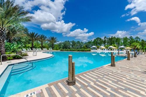 Sunny Amp Bright Modern Retreat - Davenport, FL