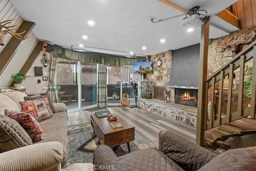 Hot Tub A-frame Cabin Lake Arrowhead Escape - San Bernardino, CA