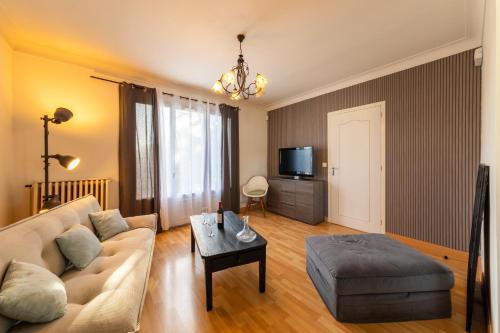 Le Churchill - Piscine Privée - Location saisonnière, 1 Rue Winston ...