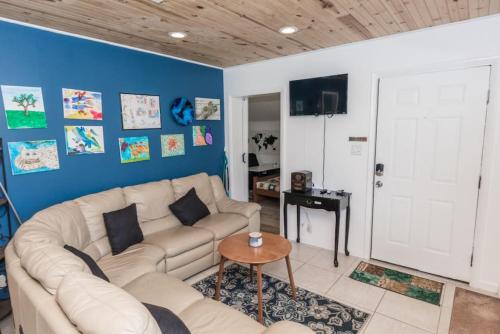 Pet Friendly Cheerful Home On Emerald Coast - By Sharpcat - 패너마시티