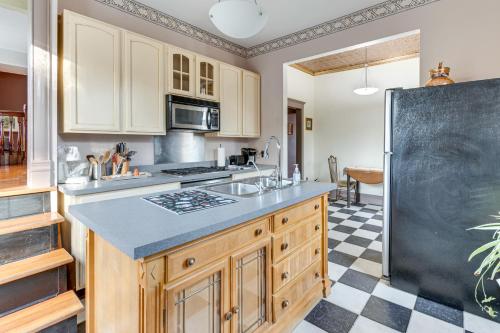 Pet-friendly Historic Library Home On Route 66 - Modesto, IL
