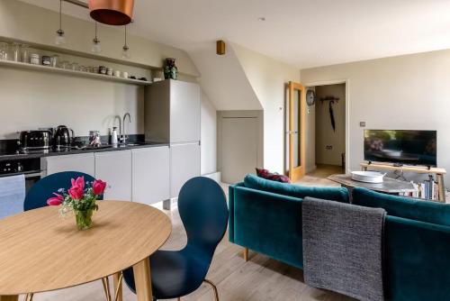 Loft Apartment In Converted Cotswold Church - Chipping Norton