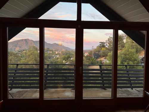 Architectural Marvel In Hollywood Hills With Views - Los Angeles
