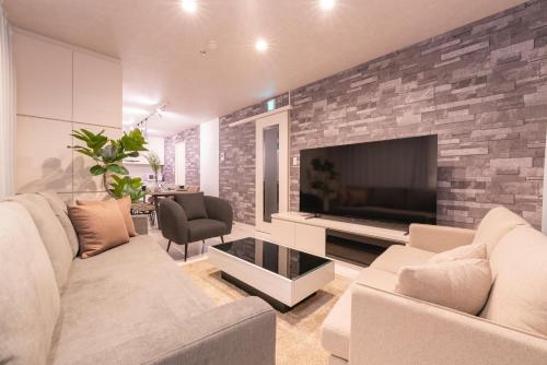 10 min walk Nagoya Sta 6 BR 18 ppl 2 free PK (Aichi|Other ...