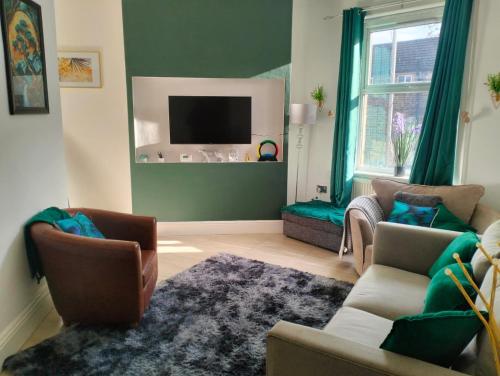 Canalside View House - Modern 11 Bed Retreat In The Yorkshire Dales - Huddersfield